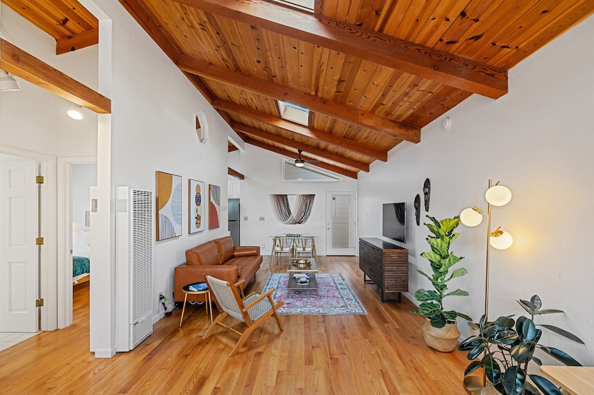 Designer Retreat Home Near Stanford! Luxury, Gym, Peloton, Office,backyard,bbq\n\n - Palo Alto, CA