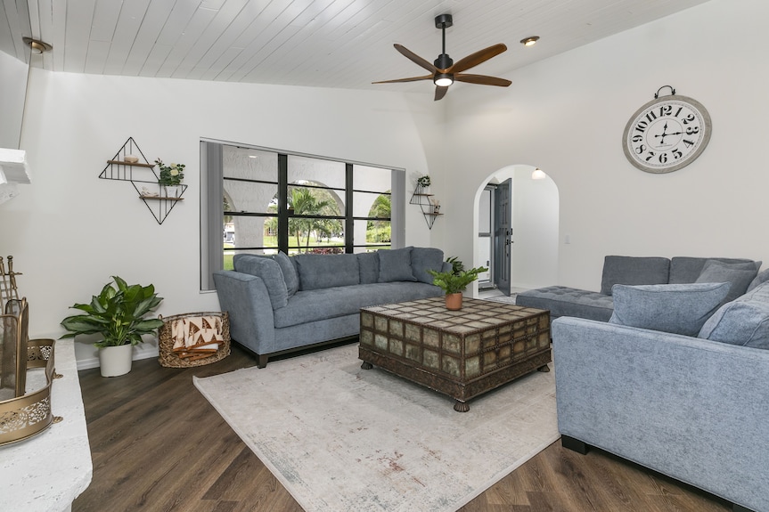 Peaceful And Spacious Pool Home In Jensen Beach! Rv-boat Prkg-fenced Yrd - Jensen Beach, FL