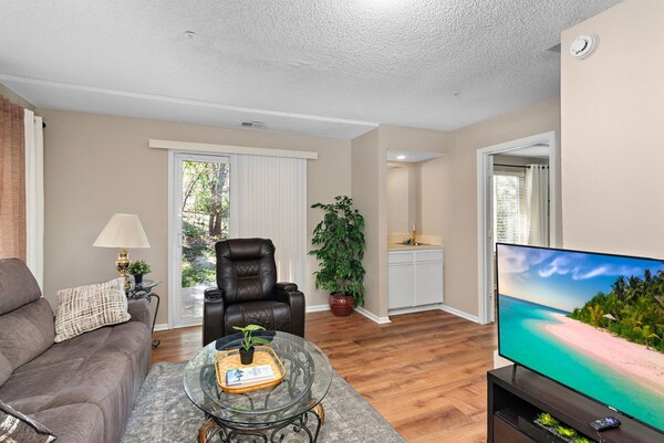 Townhouse In Lenexa - Overland Park, KS