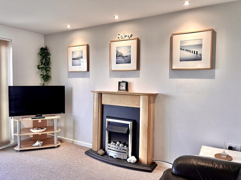 Modern Beachfront Bliss With Spectacular Views - Burry Port