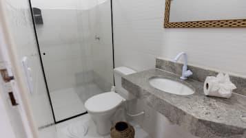 Quarto Twin Standard, 1 cama de casal | Casa de banho | Um secador de cabelo (mediante pedido), toalhas fornecidas