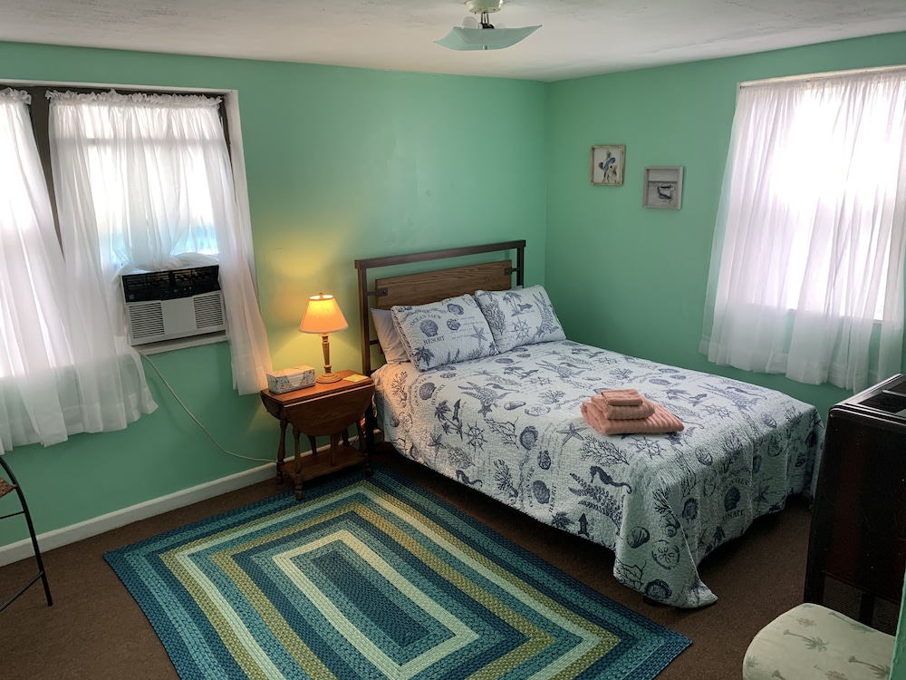 Break Side Studio #5 (Apartment) - Pets Allowed By Redawning - Hampton, VA