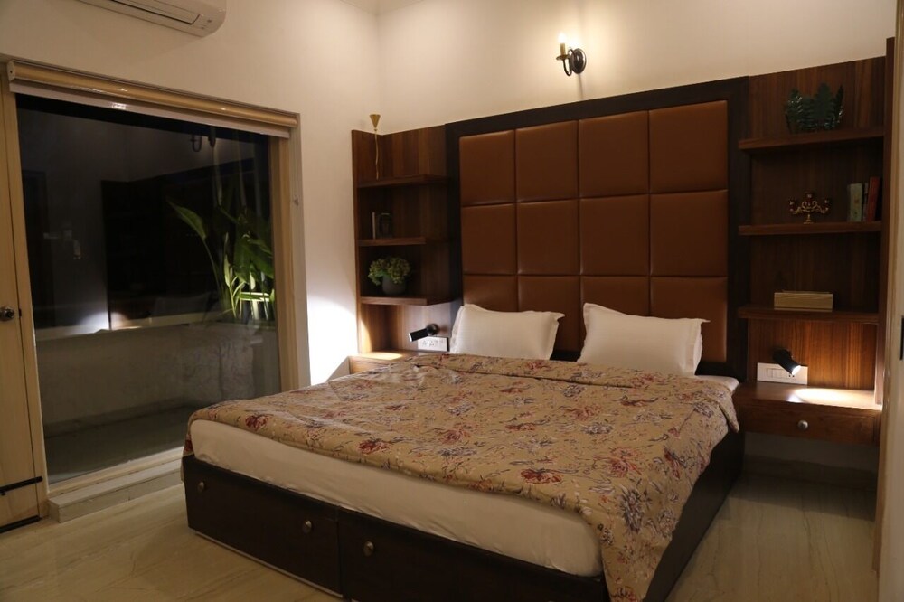 Centrally Located Private, Peaceful 3 Bedroom Apartment, Sector 18, Chandigarh - Chandigarh