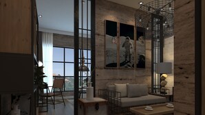 Uma sala de estar moderna com um sofá, mesa de centro e uma janela grande.
