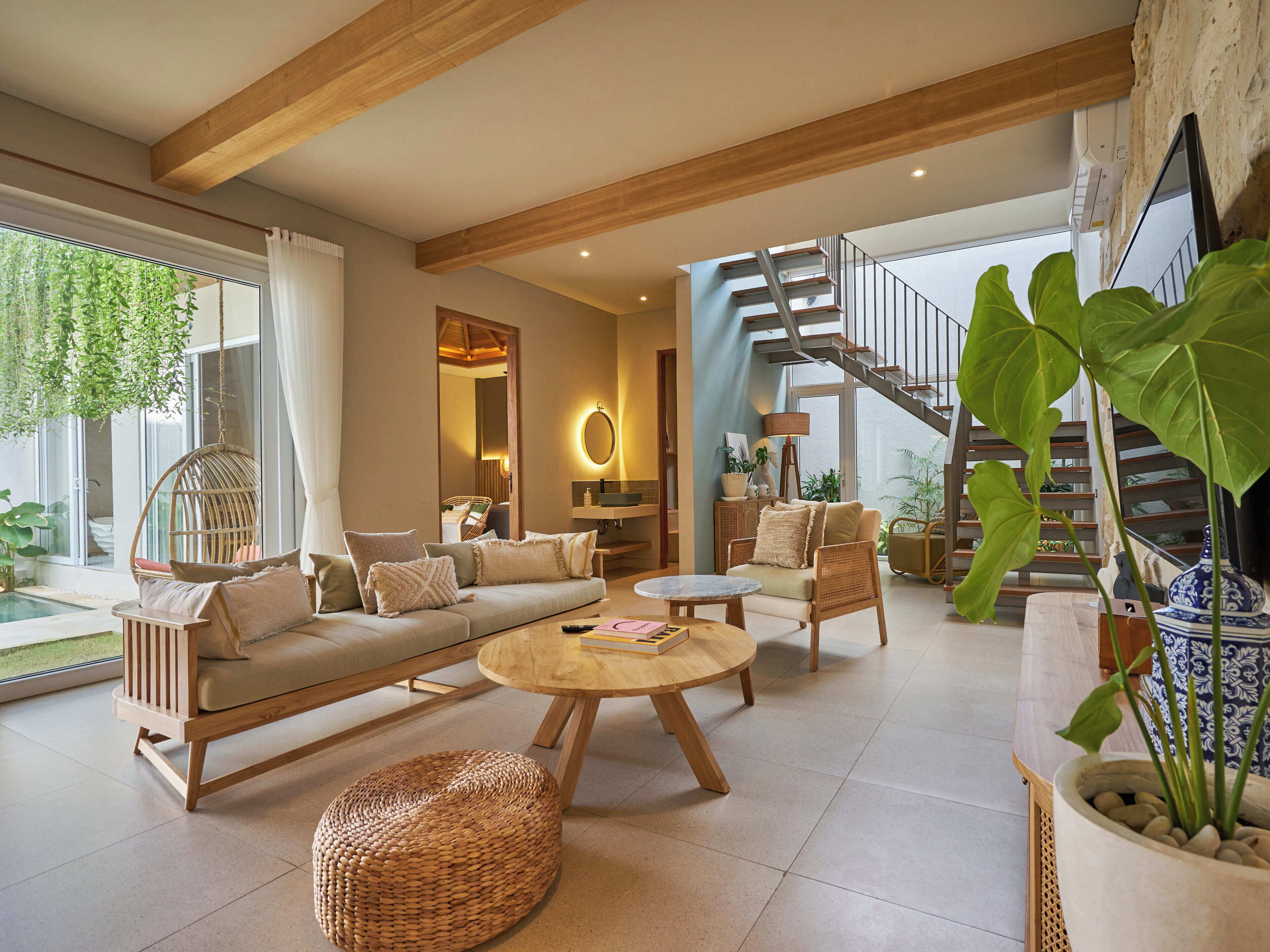 Villa de Luxo, 3 quartos, piscina privativa | Sala de estar | Televisor LED de 40 polegadas com canais por cabo 