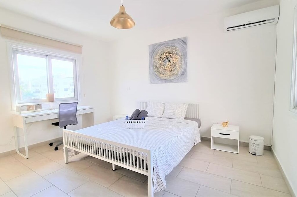 2 Apts | 14 Guests | City Centre | 100 Mbit W-lan - Larnaca