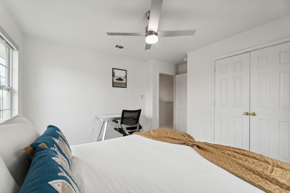 Modern Central East Austin 4BR Gem - Austin | Vrbo