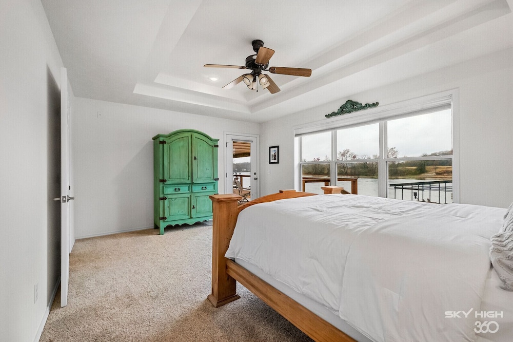 Riverfront Relaxation - Mountain Home, AR