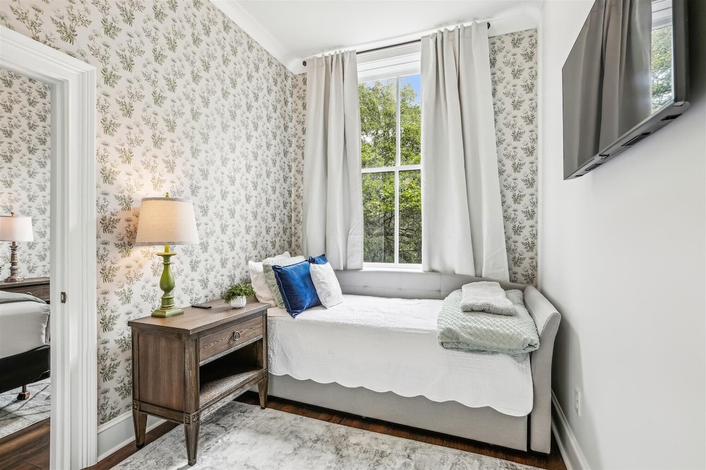 NEW REMODEL Chalmers at the Historic Bryson Building - Savannah | Vrbo