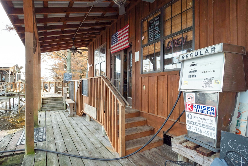 Lakefront Netterville Landing Home W/ Private Dock - Grand Gulf Military State Park, Port Gibson