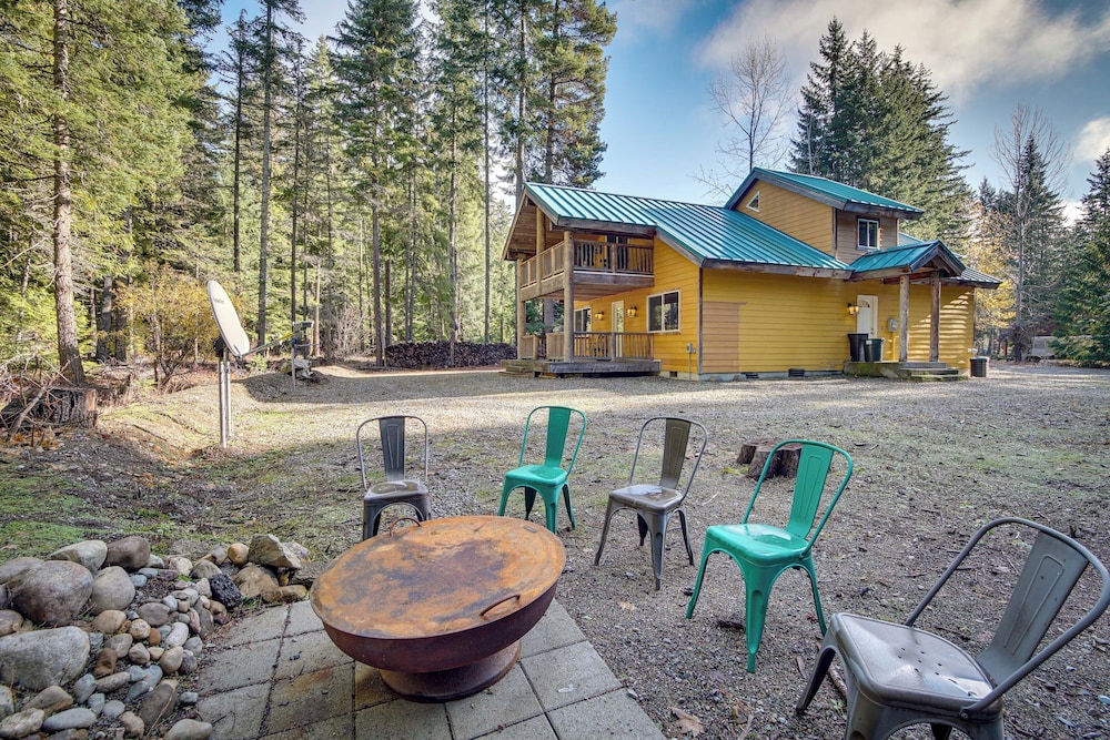 1 Mi To Lake Easton: Cabin W/ Fire Pit + Deck! - Snoqualmie Pass, WA