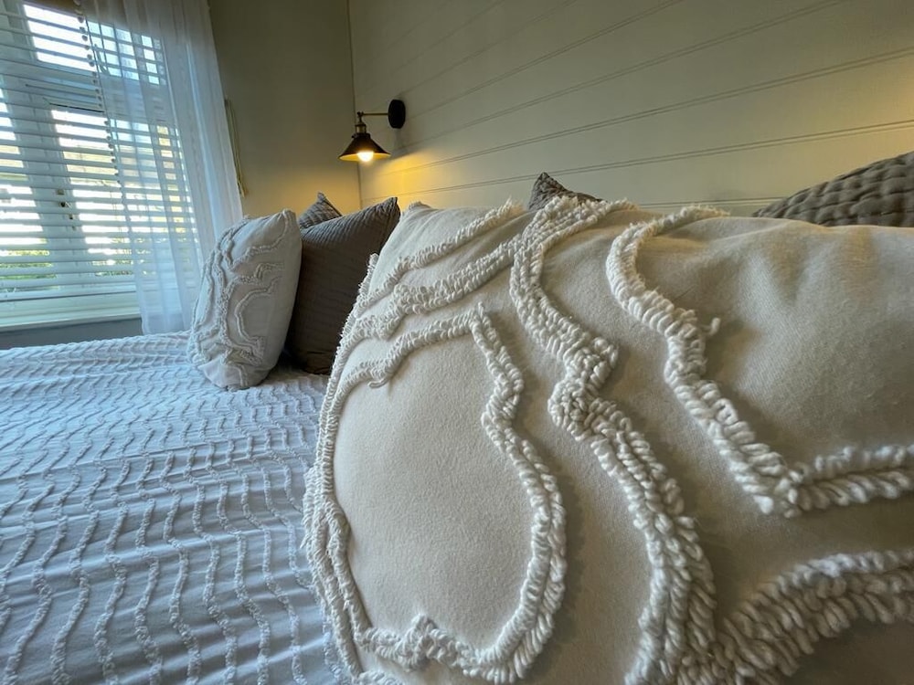 Pass The Keys | The Cabin Stylish And Elegant For 4 And Furry Friends - Glossop