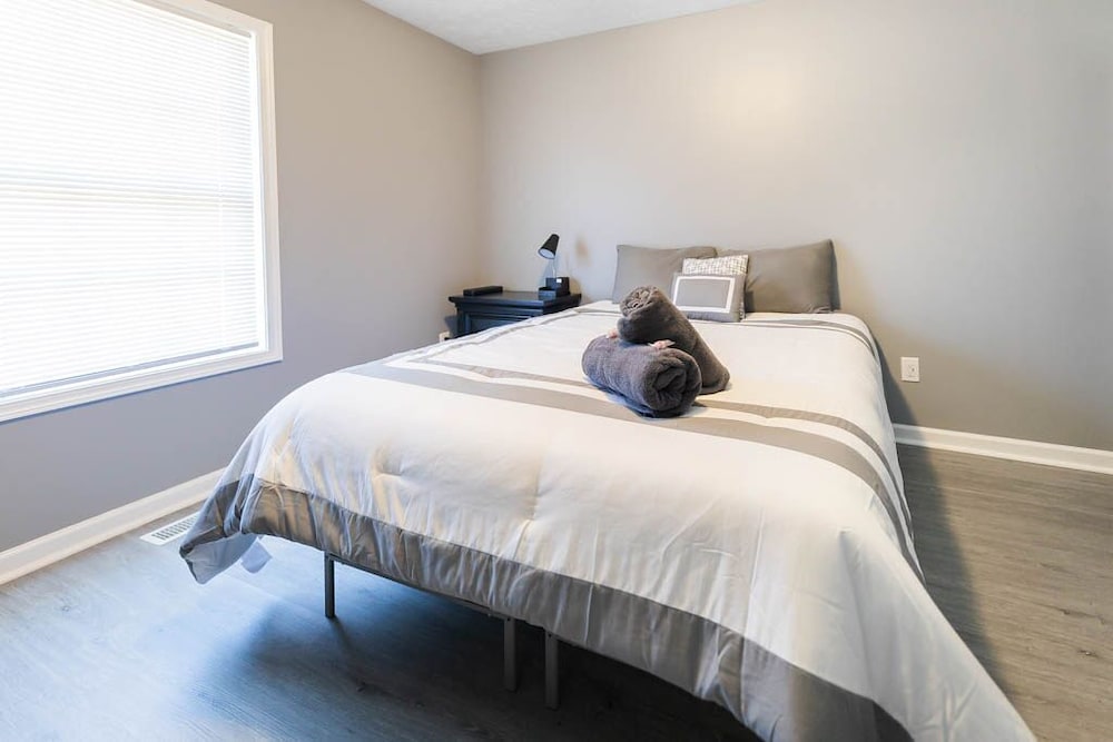 Memorial Field Lodge - 4 Bd Townhome By Iu Sports - Bloomington, IN