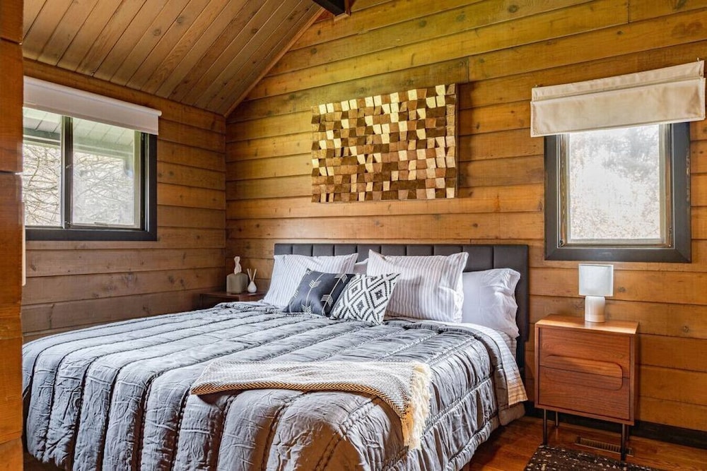 5 Min To Skiing | Hot Tub | Fire Pit | Pool Table - Windham, NY