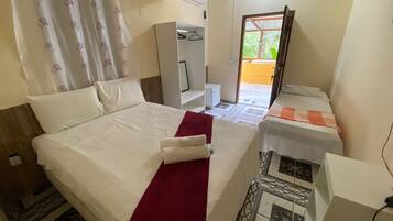 Quarto Triplo Tradicional, várias camas | Cofre no quarto, ferro/tábua de engomar, Wi-fi grátis