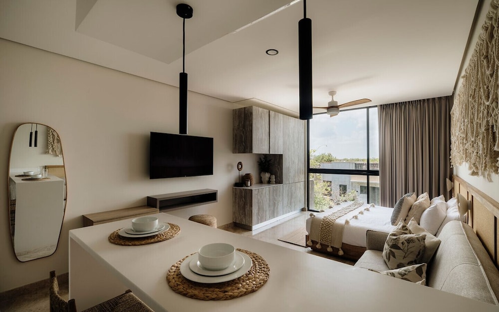 Luxe Studio Walkable With Beach Club Access - Tulum