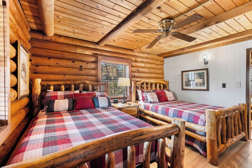 Relaxing Vacations and Peaceful Dreams Await at Moonlit Mountain Lodge ...