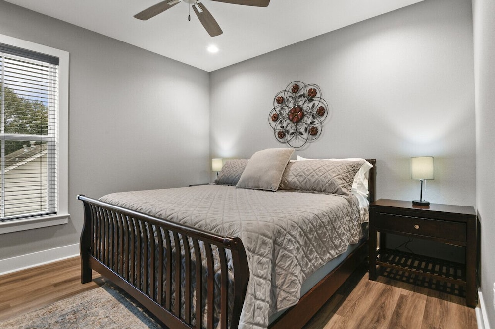 The Magnolia Downtown 2/2 Sleeps 6 Town Green View - Pass Christian, MS