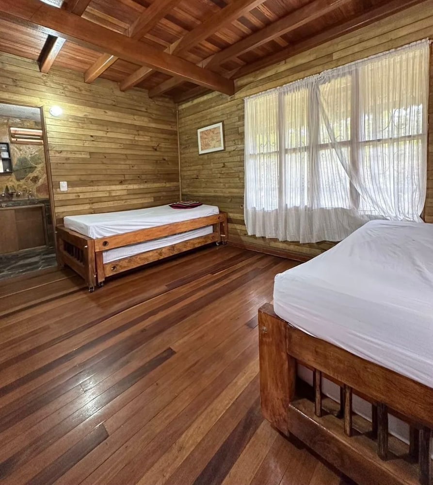 Casa Sobre La Represa De Guatapé - Guatape