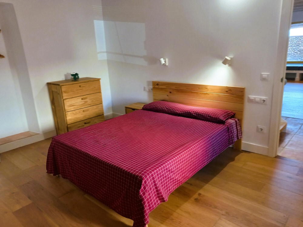 Villa Groga, Pour 6 Personnes, Petite Piscine Privée, Cheminée, Wifi, Climatisation, . . - Figueras