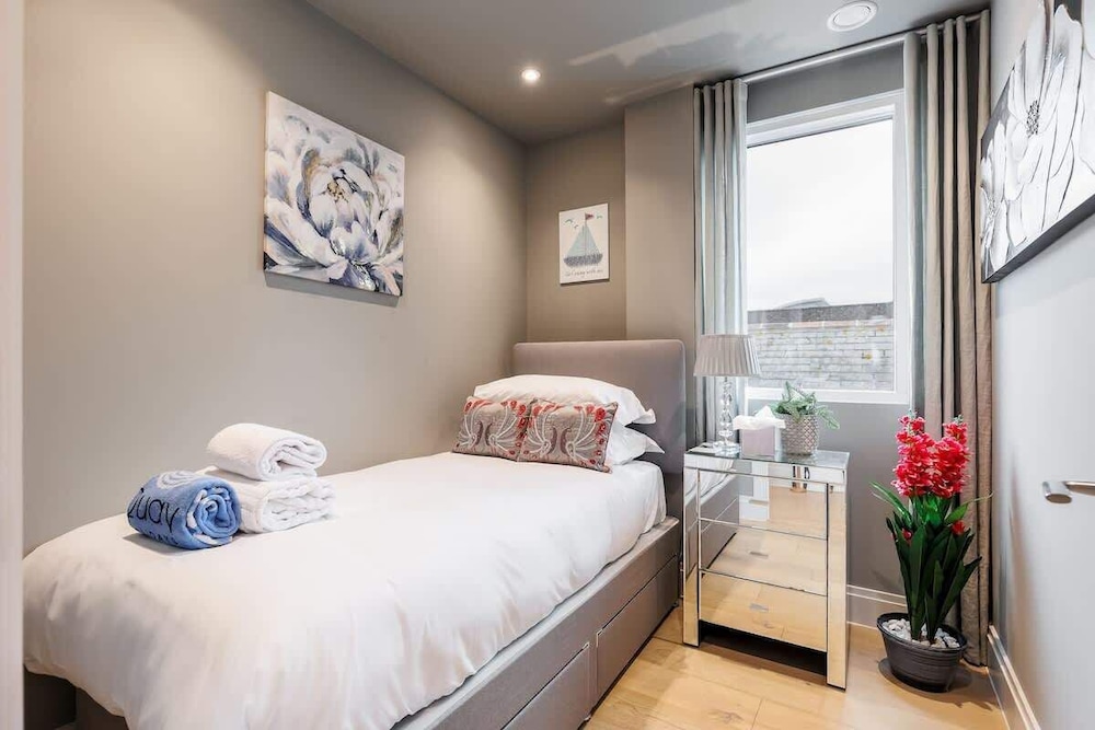 Harbours Edge - With Front-line Harbour Views - Wareham
