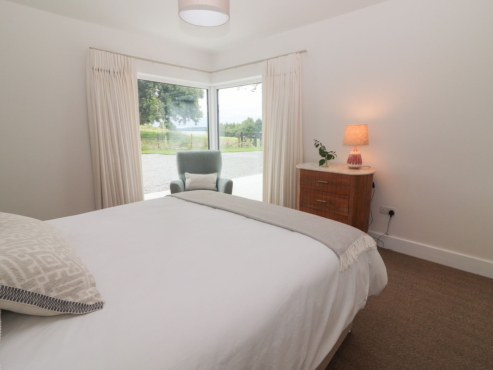 Shannon Vale, Pet Friendly, With Open Fire In Woodford, County Galway - County Clare
