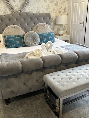 Quarto Superior | 1 quarto, com mobília individualizada, roupa de cama fornecida 