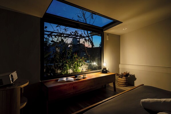 Estúdio Cidade, 1 cama queen-size, cozinha, Vista para a cidade | Minibar grátis, quartos insonorizados, ferro/tábua de engomar 