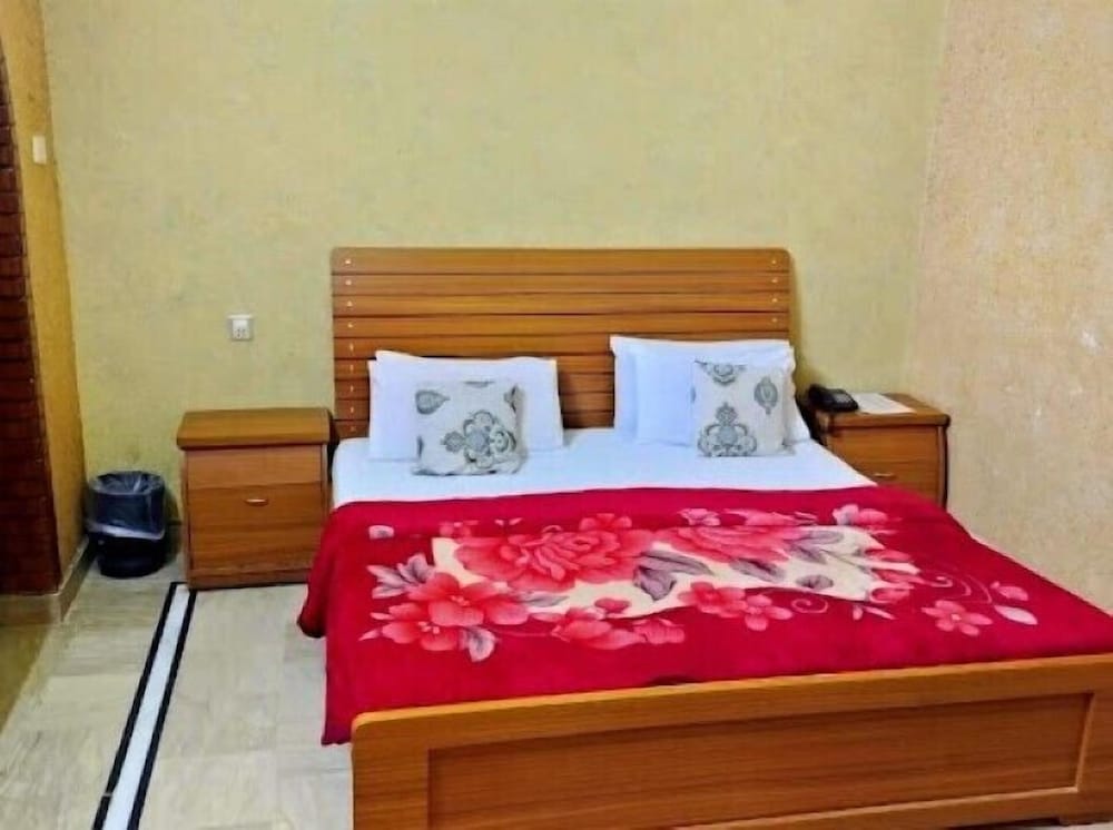 The Times Inn Couples - Karachi