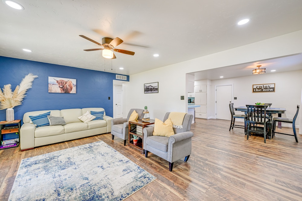 Visalia Vacation Rental W/ Yard: 1 Mi To Downtown - Exeter, CA