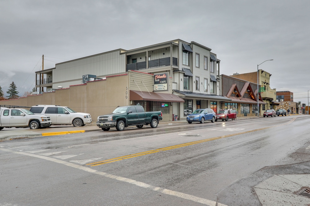 Downtown Columbia Falls Condo: 16 Mi To Ski Resort - Columbia Falls, MT