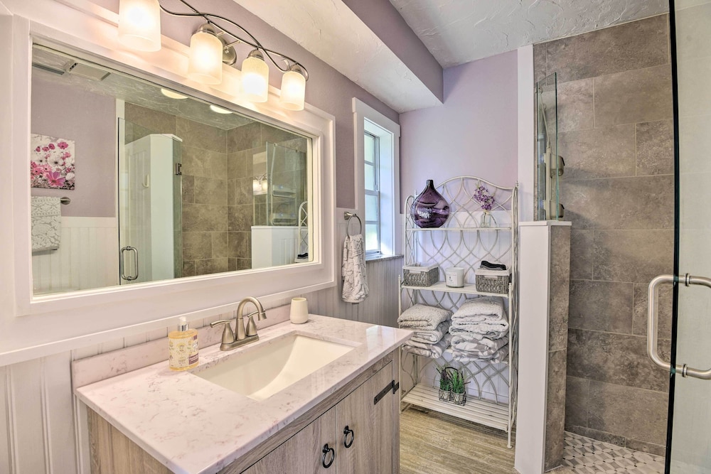 Lovely Retreat: Walk To Manasota Key Beach! - Englewood, FL