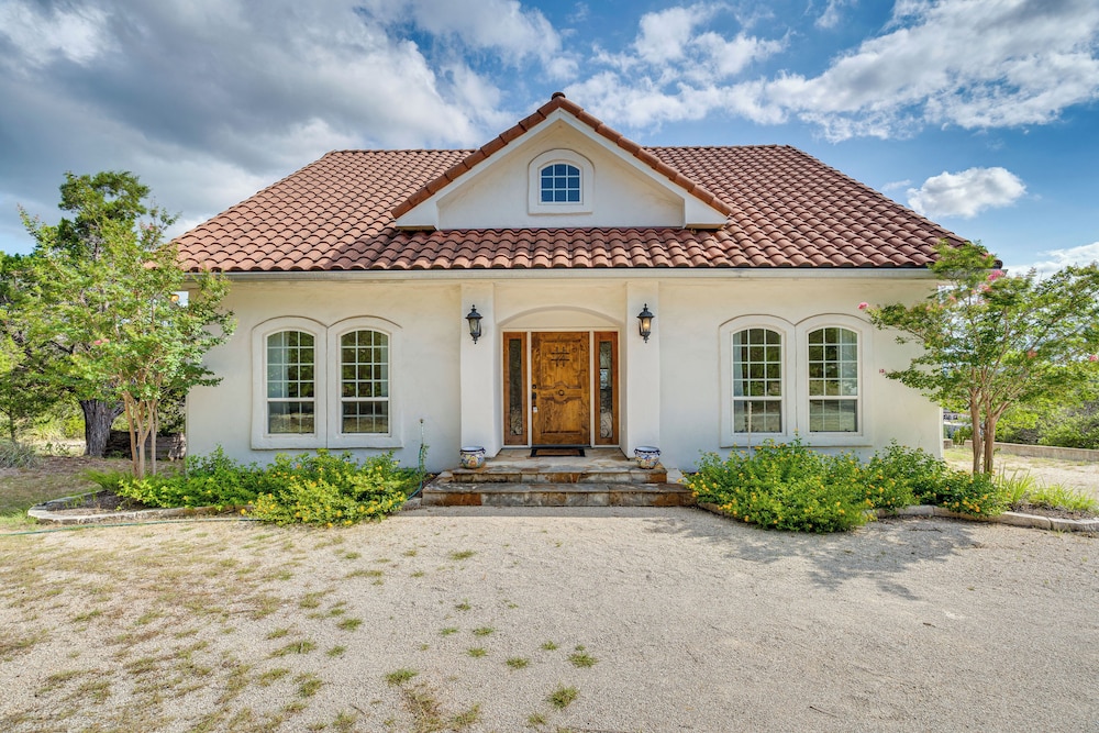 Jonestown Retreat W/ Deck: 6 Mi To Lake Travis! - Cedar Park, TX