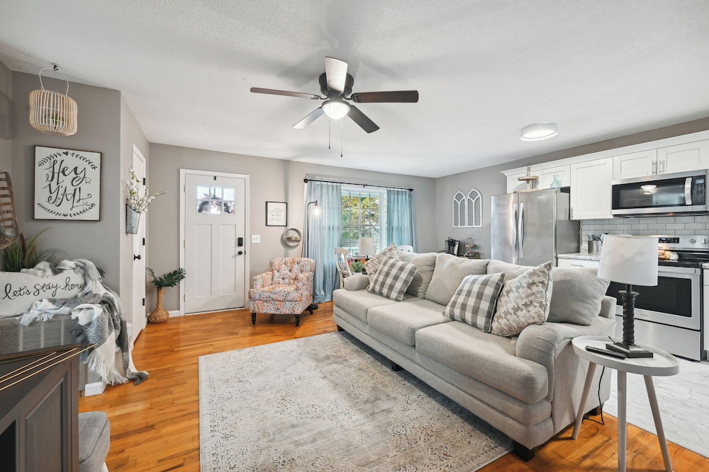 Vine Grove Home W/ Deck, 4 Mi To Saunders Springs! - Kentucky