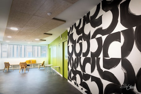 Dormitório compartilhado clĆ”ssico, somente para mulheres | Ćrea de estar