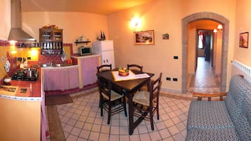 Casa, 1 quarto, para fumantes, sacada | Parte interna