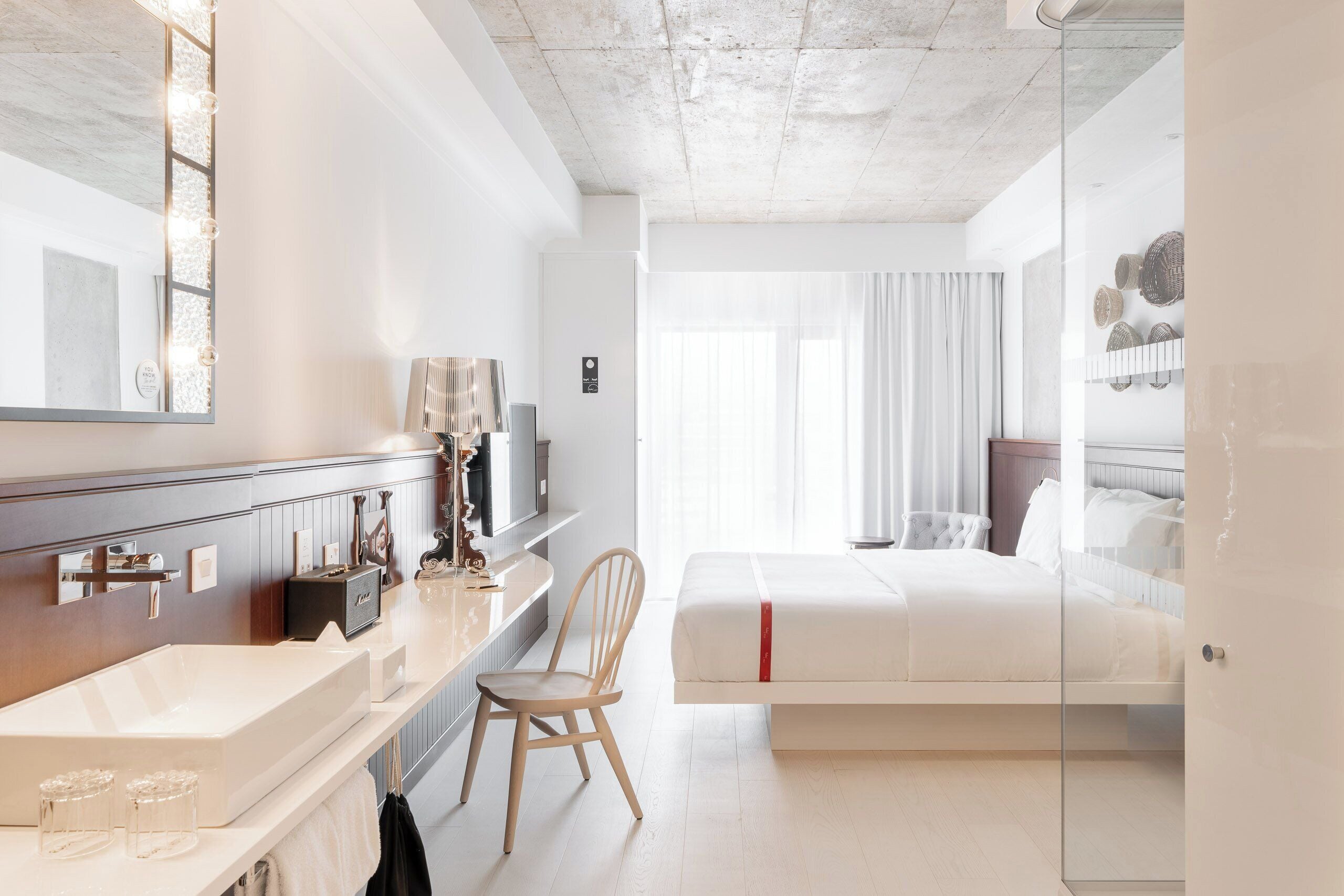 Quarto (Wow) | Roupa hipoalergénica, cofre com capacidade para portátil 