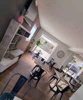 Pequeno-almoço tipo buffet diário incluído 