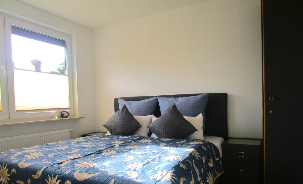 Ruhiges Apartment Neu Renoviert Mit Terrasse Nur 5 Min. Gehweg Bis Zentrum Emden - Emden