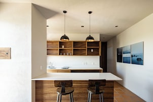 Bangalô luxo | Cozinha privada | Geladeira grande, micro-ondas, torradeira, liquidificador