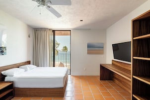 Bangalô luxo | Roupas de cama premium, camas Select Comfort, cofres nos quartos