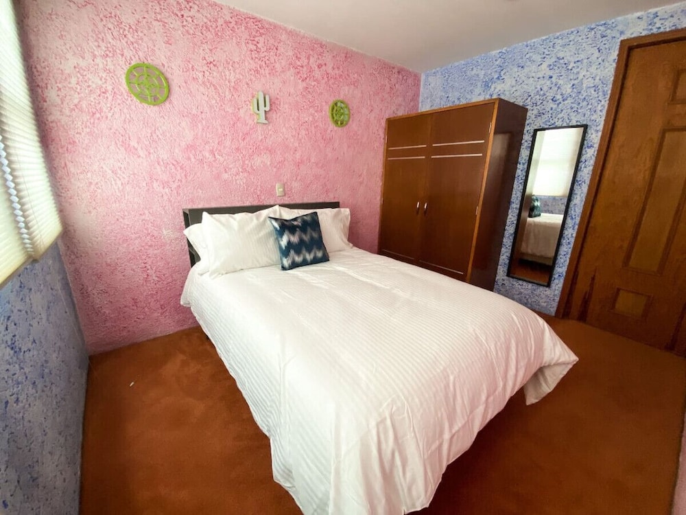 Cozy House | Huge Yard | Free Parking - Toluca