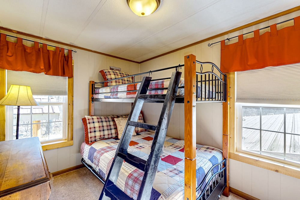 Dog-friendly cabin close to lake/skiing with firepit, deck, fireplace, & W/D - McHenry | Vrbo