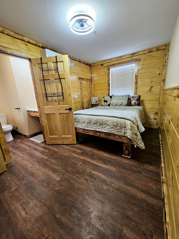 NEW PARADISE RETREAT - Hatfield Mccoy Trails - Rent 1-3 Cabins, Sleep up to 18 - Mingo County | Vrbo