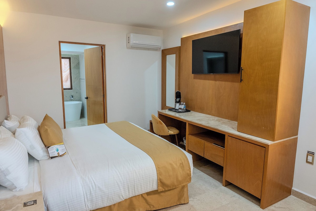 Quarto luxo | Frigobar, cofres nos quartos, escrivaninha