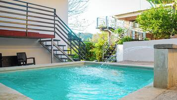 4 piscinas exteriores