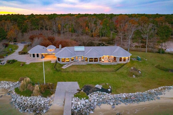 Bay Estate Luxe Waterfront Home W/ Private Pier, Main+guest House, Bay Views - Point Lookout State Park, Scotland