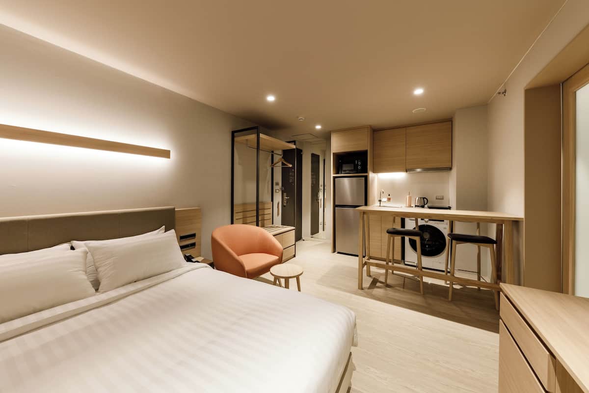 Deluxe Stay Room | 1 quarto, quartos insonorizados, Wi-fi grátis, roupa de cama fornecida