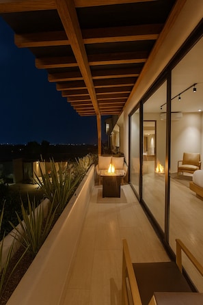 Quarto Presidencial | Roupa de alta qualidade, minibar, cofre no quarto