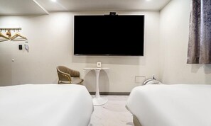 Quarto duplo luxo | Individualmente decorados, individualmente mobiliados, escrivaninha